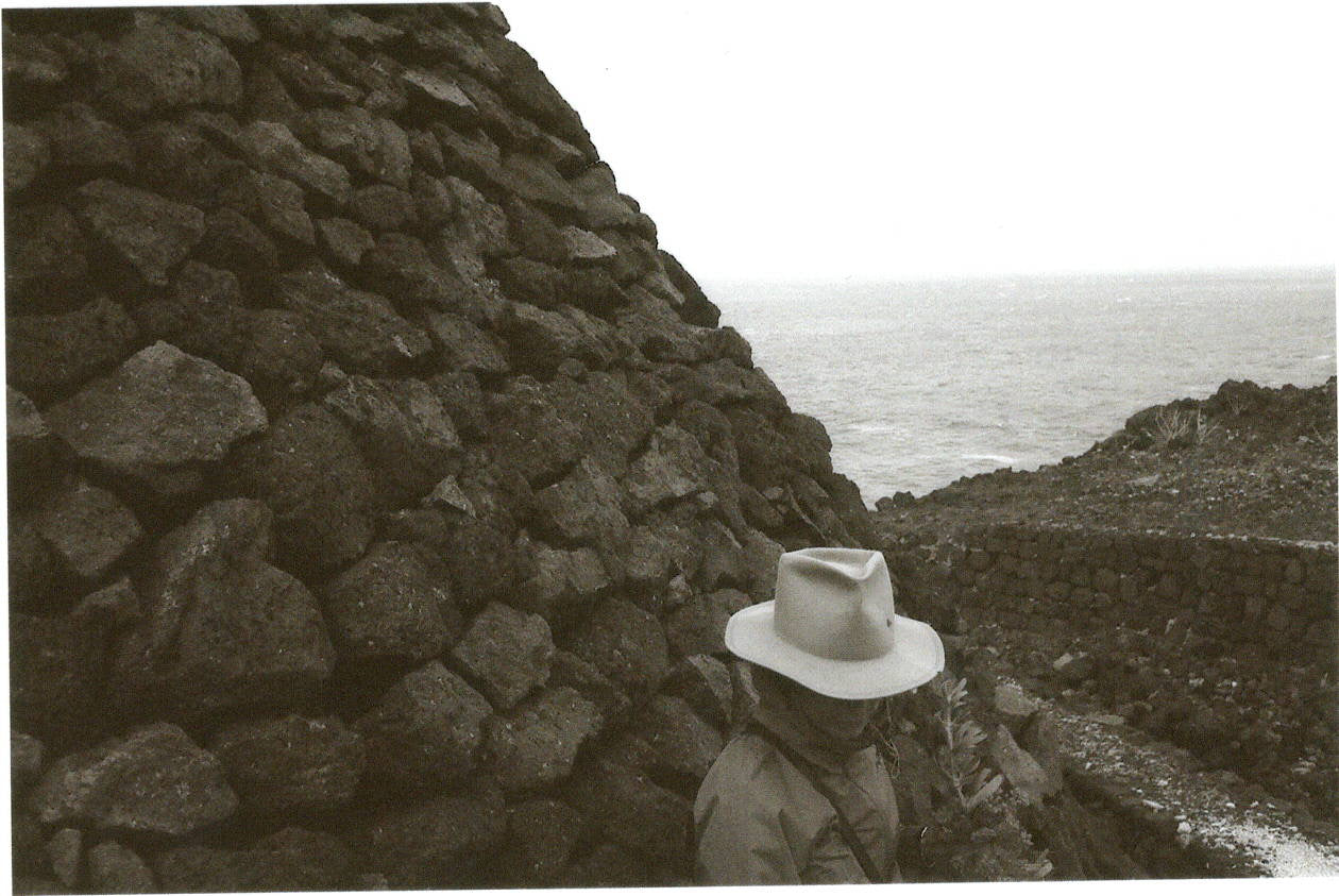 The Symbolism Behind Luffy’s Straw Hat in One Piece – SUPERDUPER